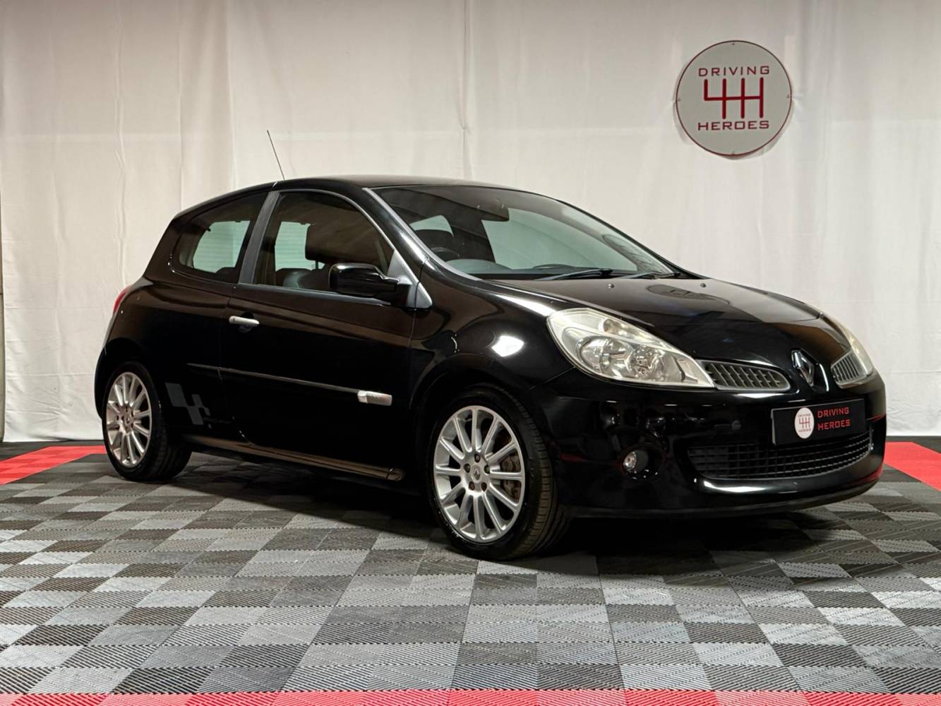 Renault Clio 197 - Driving Heroes