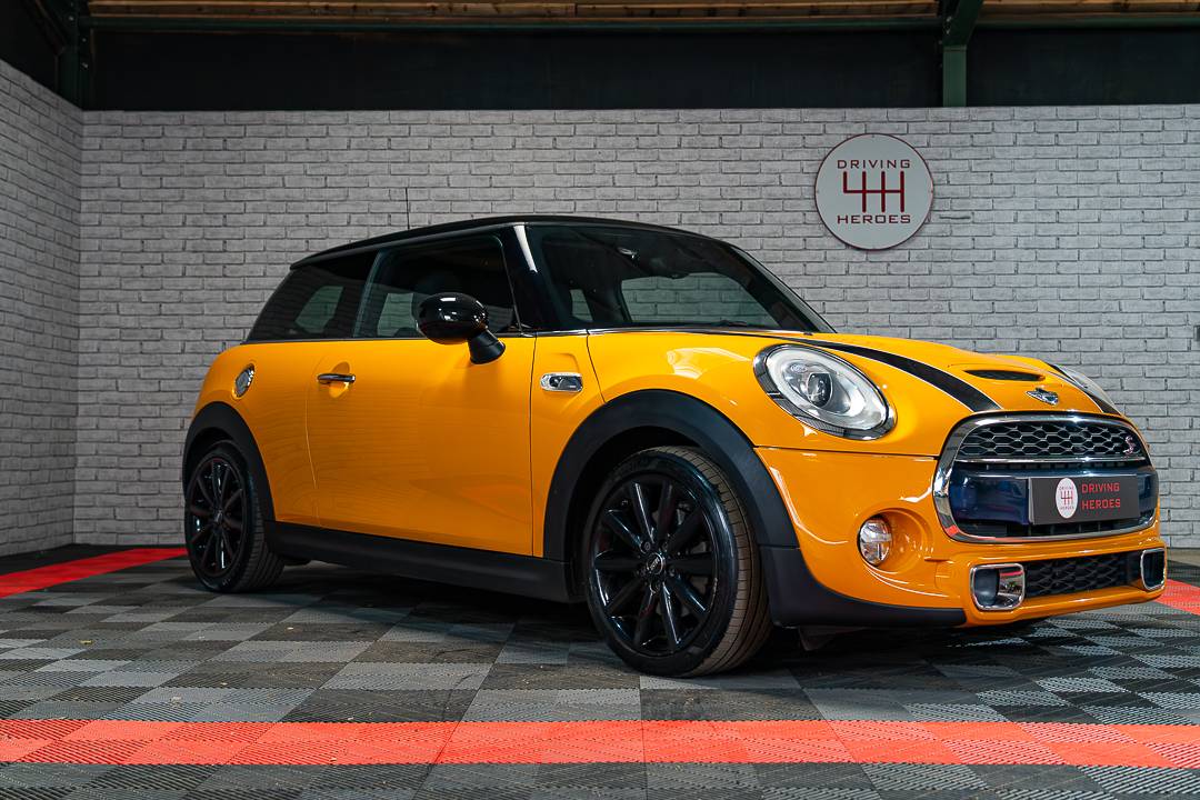 MINI Cooper S Hatch - Driving Heroes